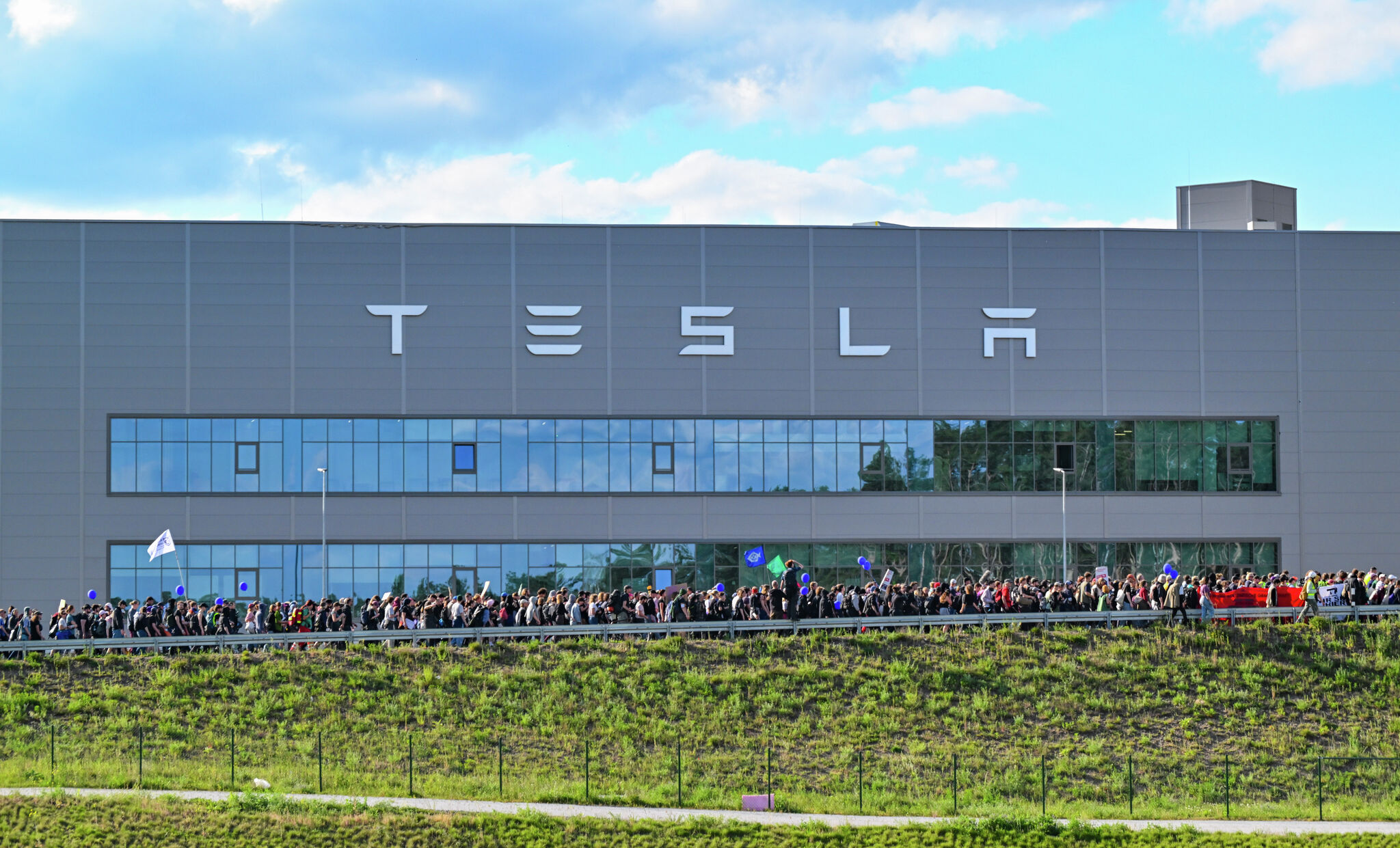German council OKs revised plan by Tesla to expand plant near Berlin