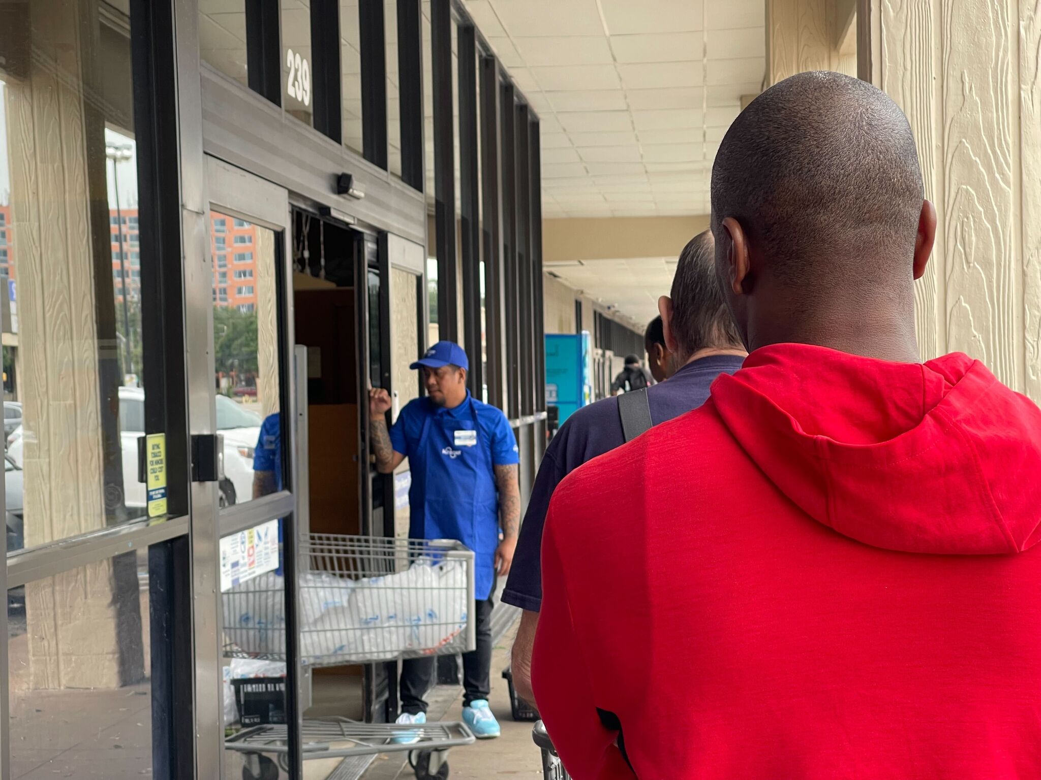 Which Houston grocery stores are still open after storms?