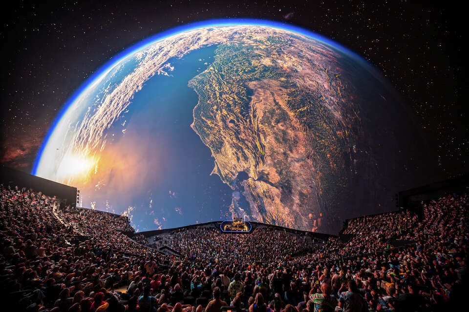 Grateful Dead offshoot opens Sphere show with epic San Francisco video