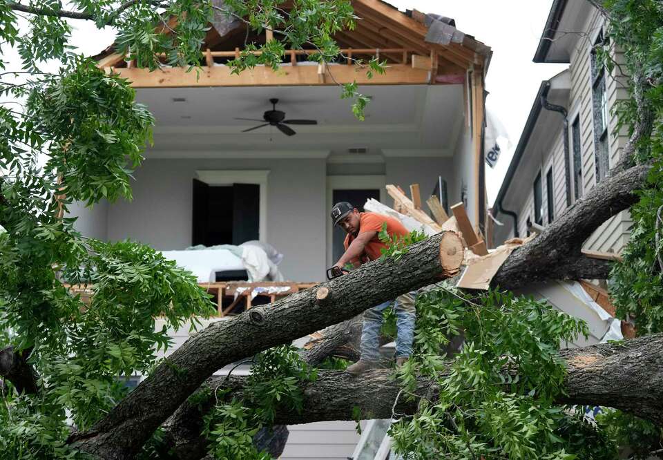 At least 7 now dead following Houston storms