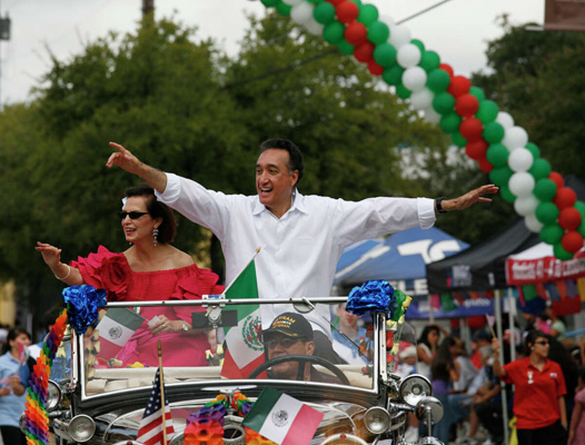 Group seeks to add former mayor's name to San Antonio airport