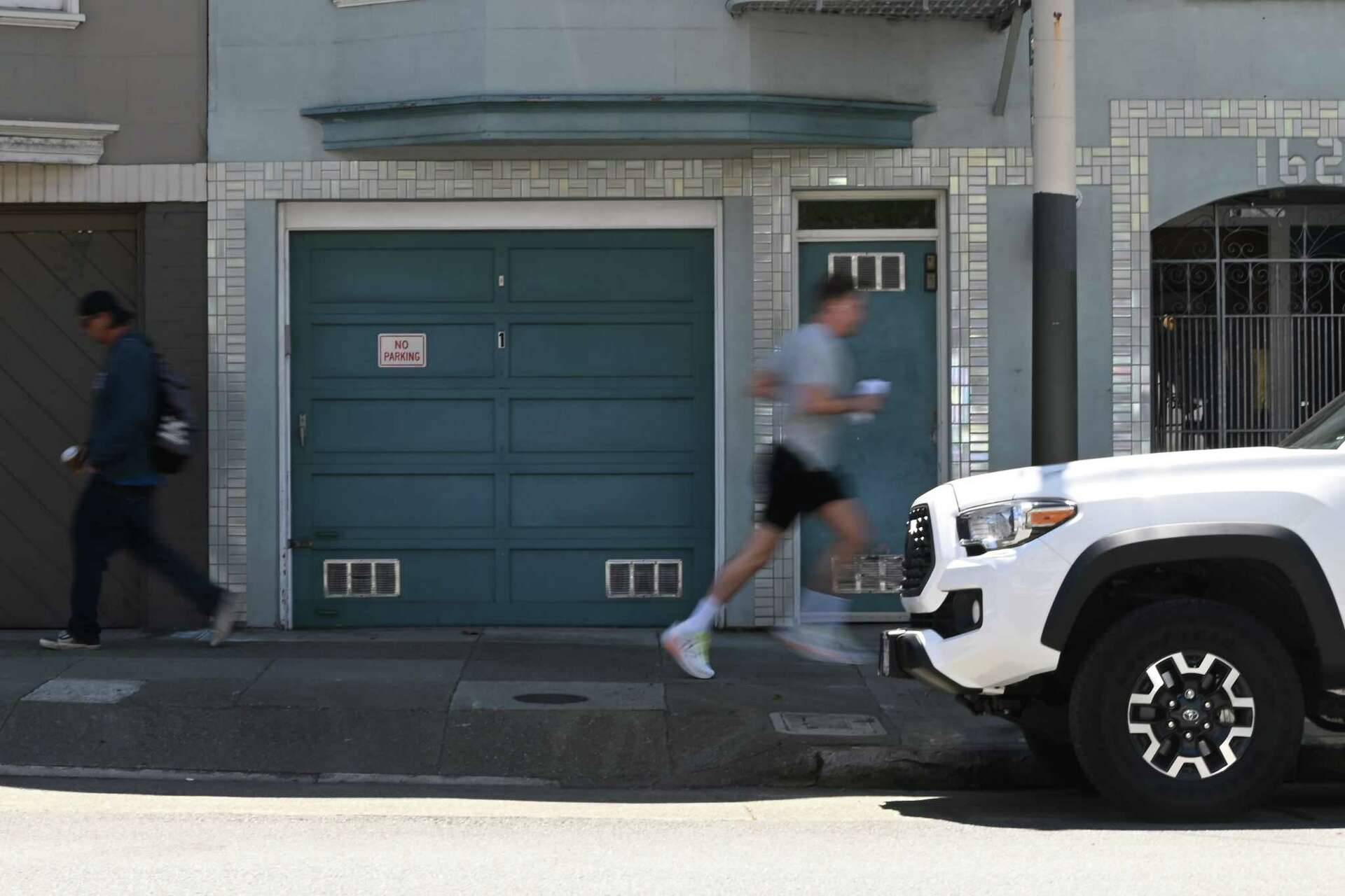 This SF block is epicenter of the battle over blocked driveways