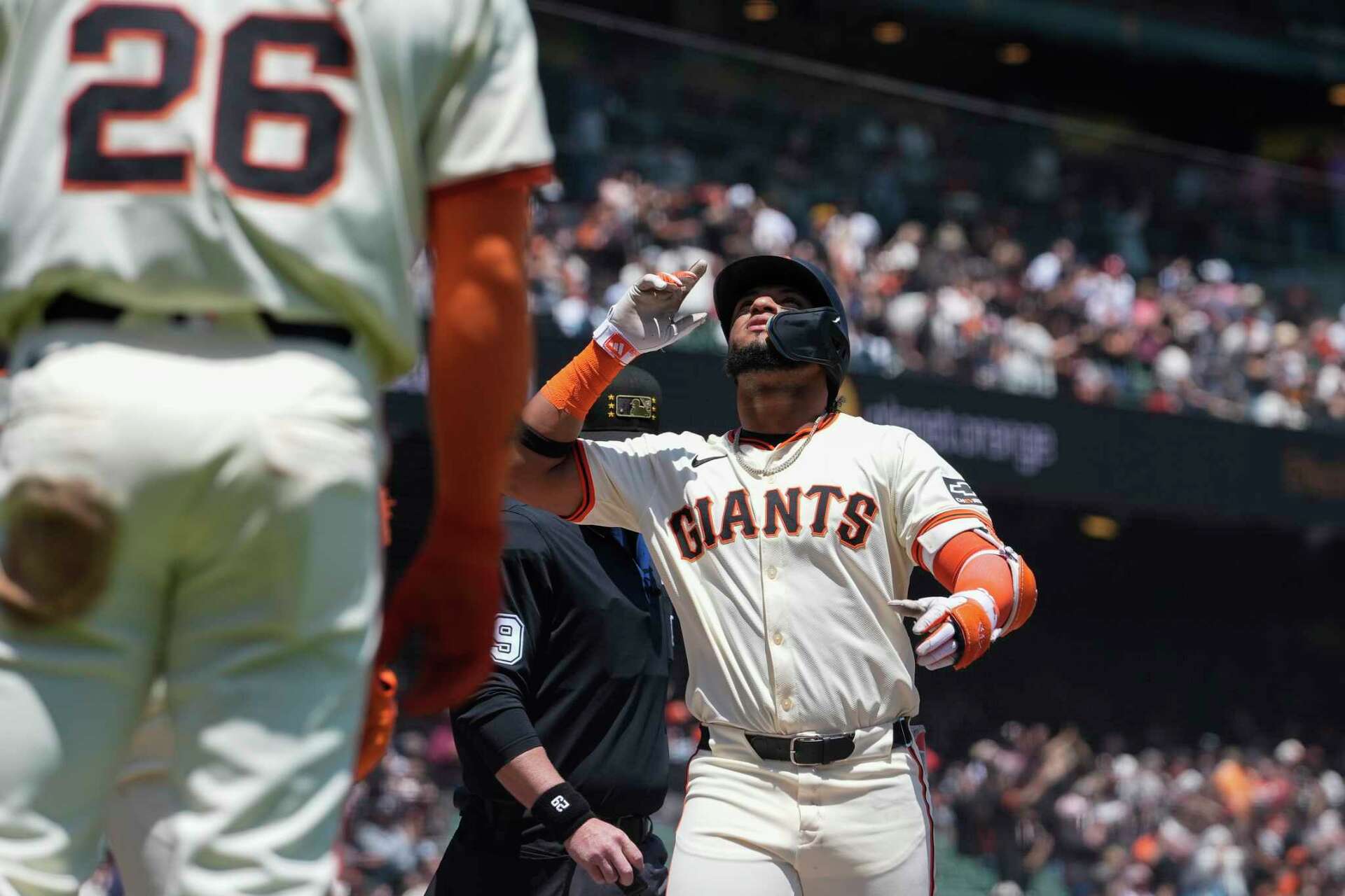 Giants finally win 3rd straight behind Luis Matos’ epic RBI party