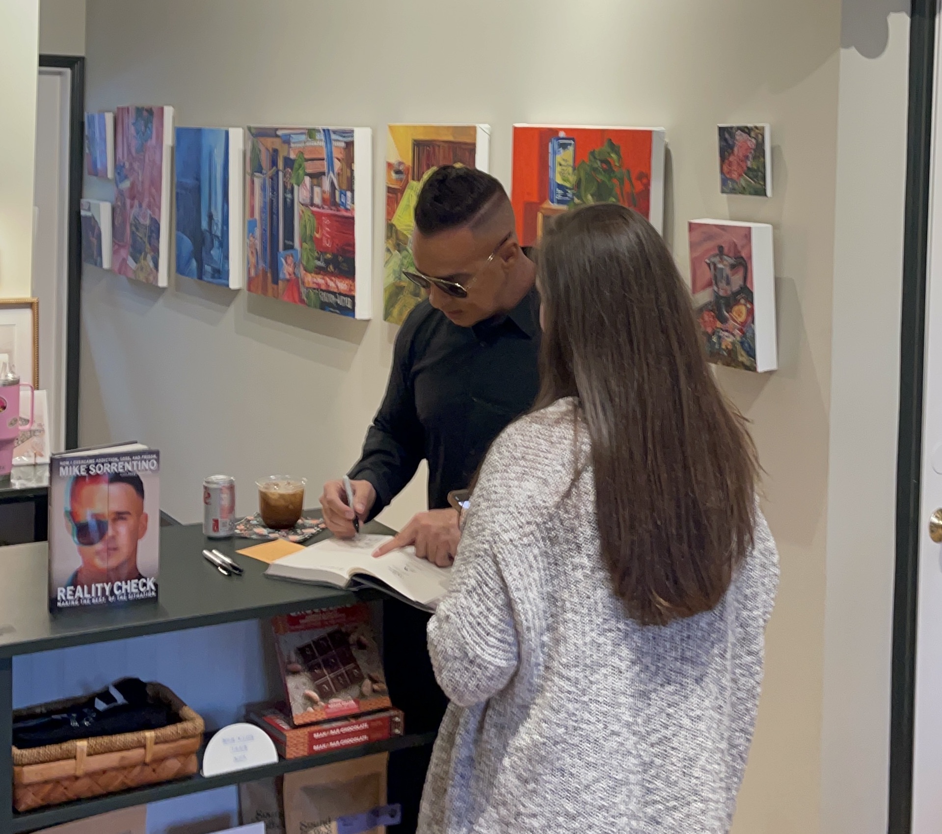 'Jersey Shore' star Mike Sorrentino promotes memoir at CT store