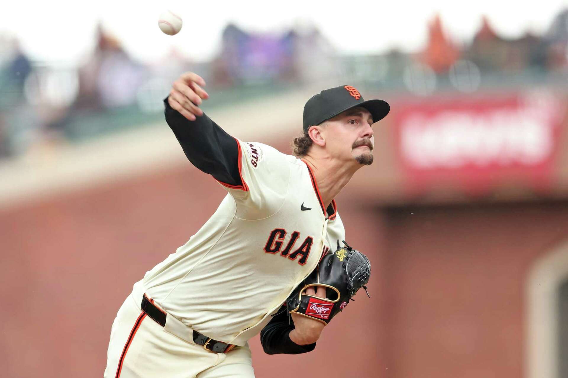 What pitch does Giants reliever Sean Hjelle credit for his success?