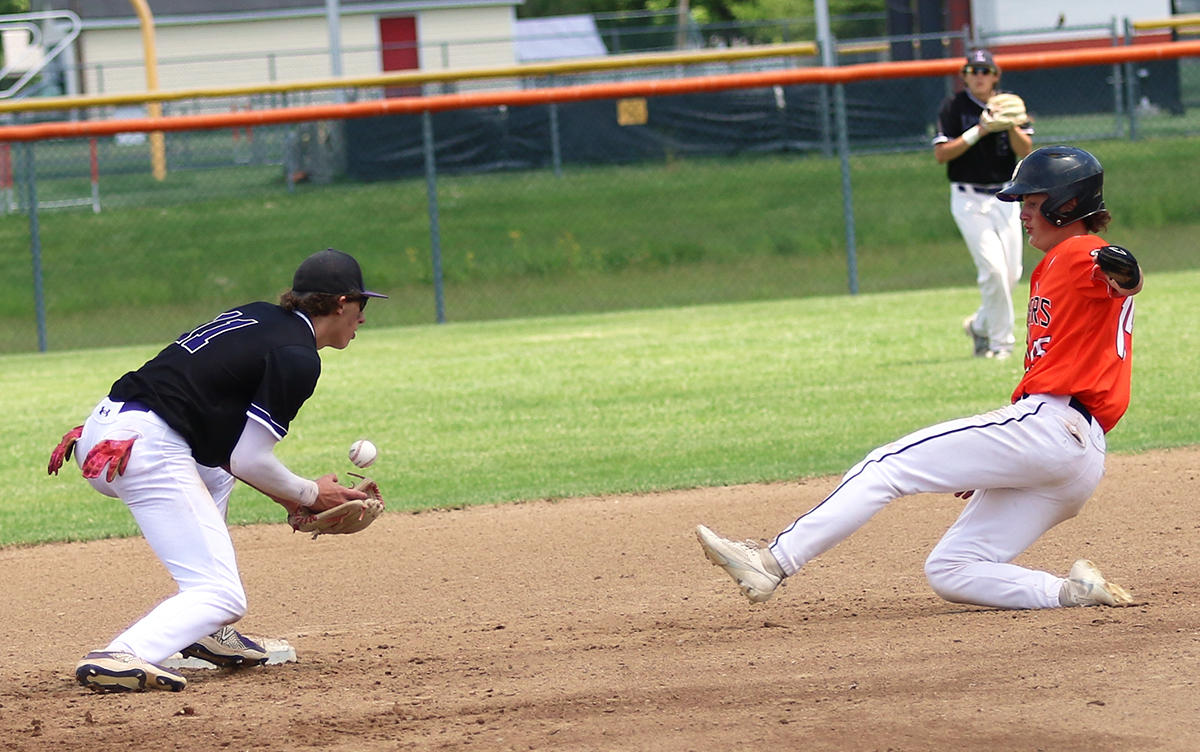 SATURDAY BASEBALL: Piasa Birds, Miners fall in regional finals