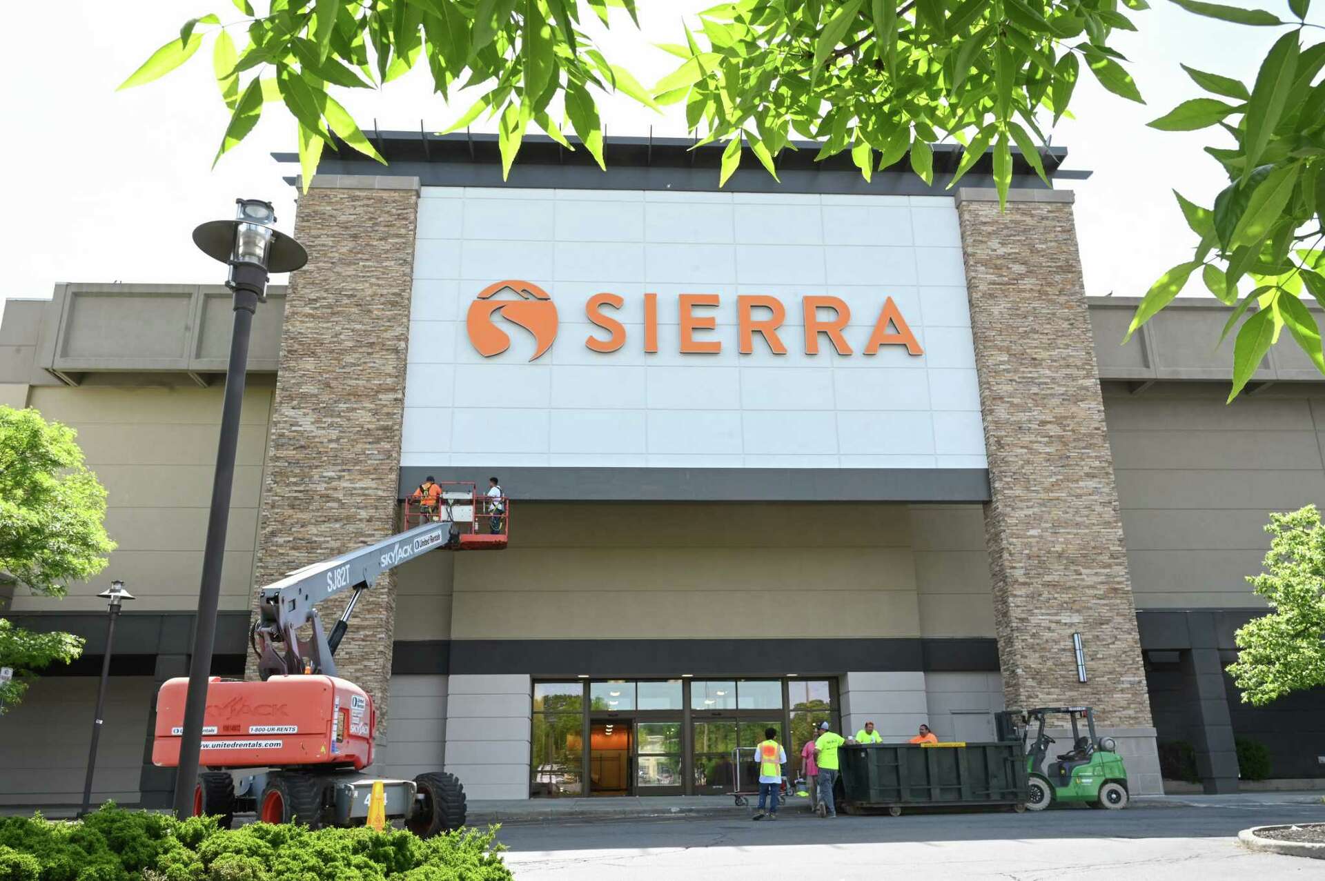 EMS plans to close store in Stuyvesant Plaza