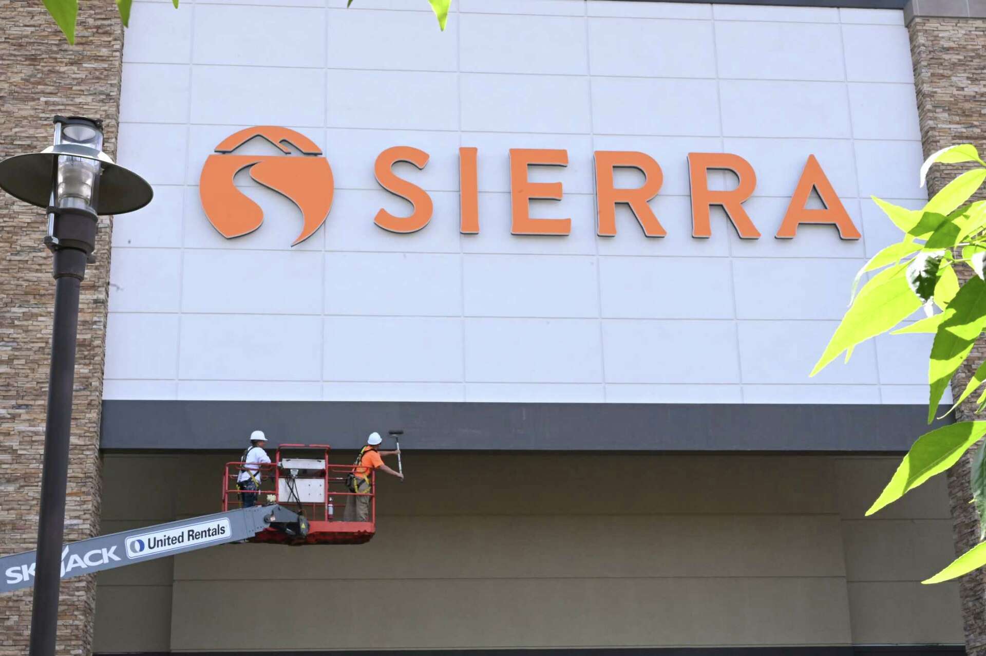 EMS plans to close store in Stuyvesant Plaza