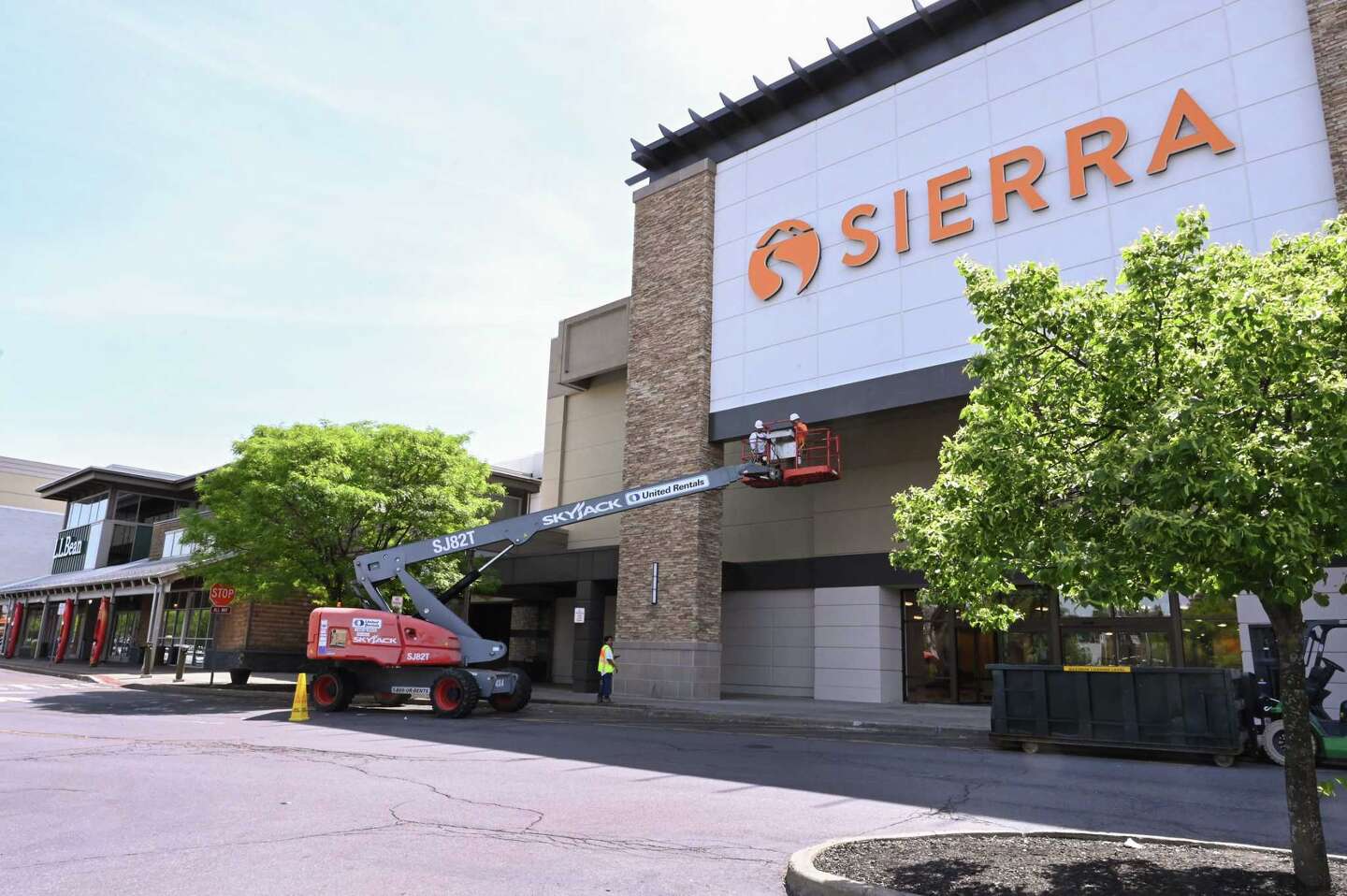 EMS plans to close store in Stuyvesant Plaza