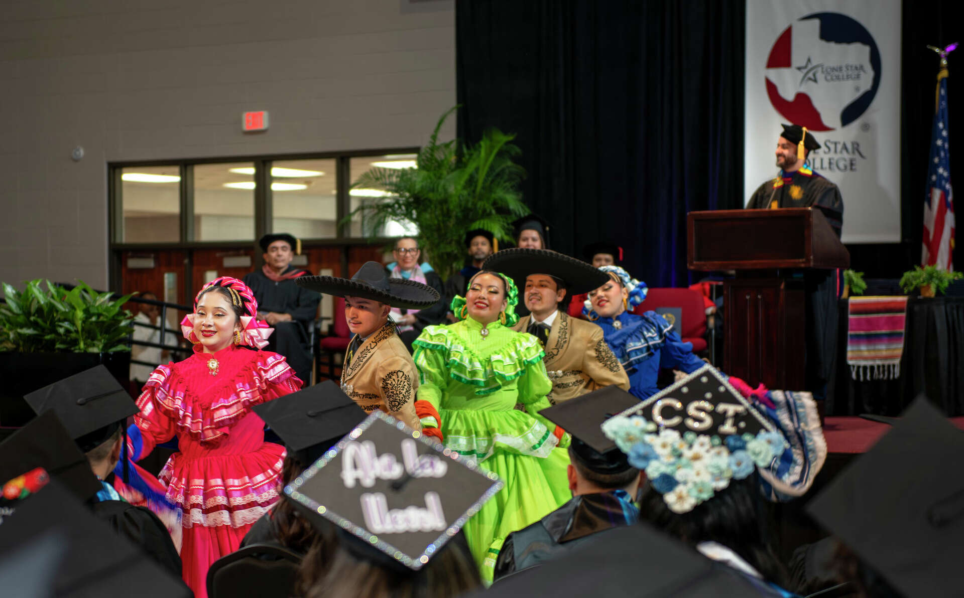 Lone Star College fuses graduation, Latino culture in Spanish ceremony