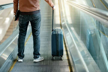 What is Frontier Airlines' carry-on bag size limit?