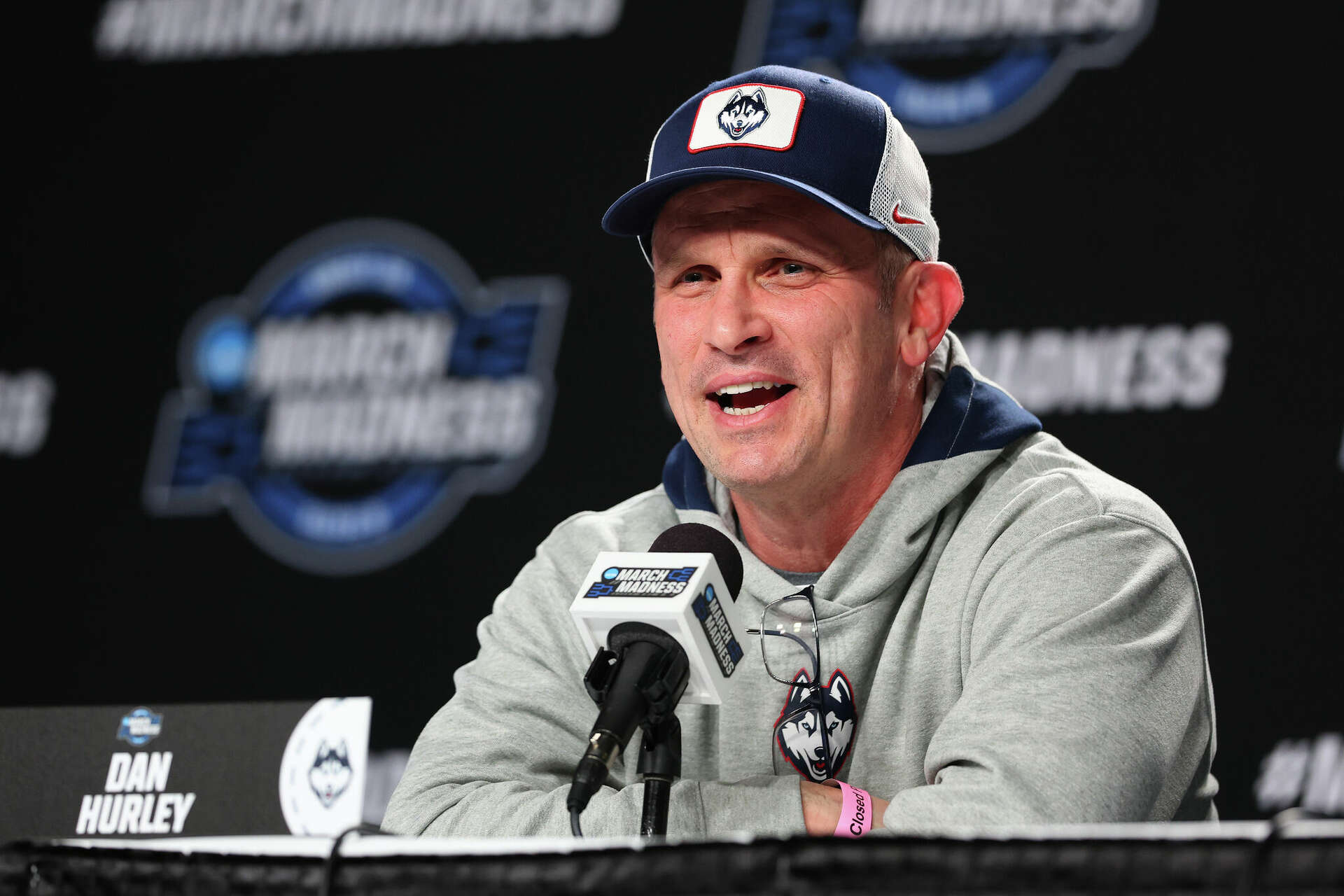 UConn coaches Dan Hurley and Geno Auriemma adapt in era of change