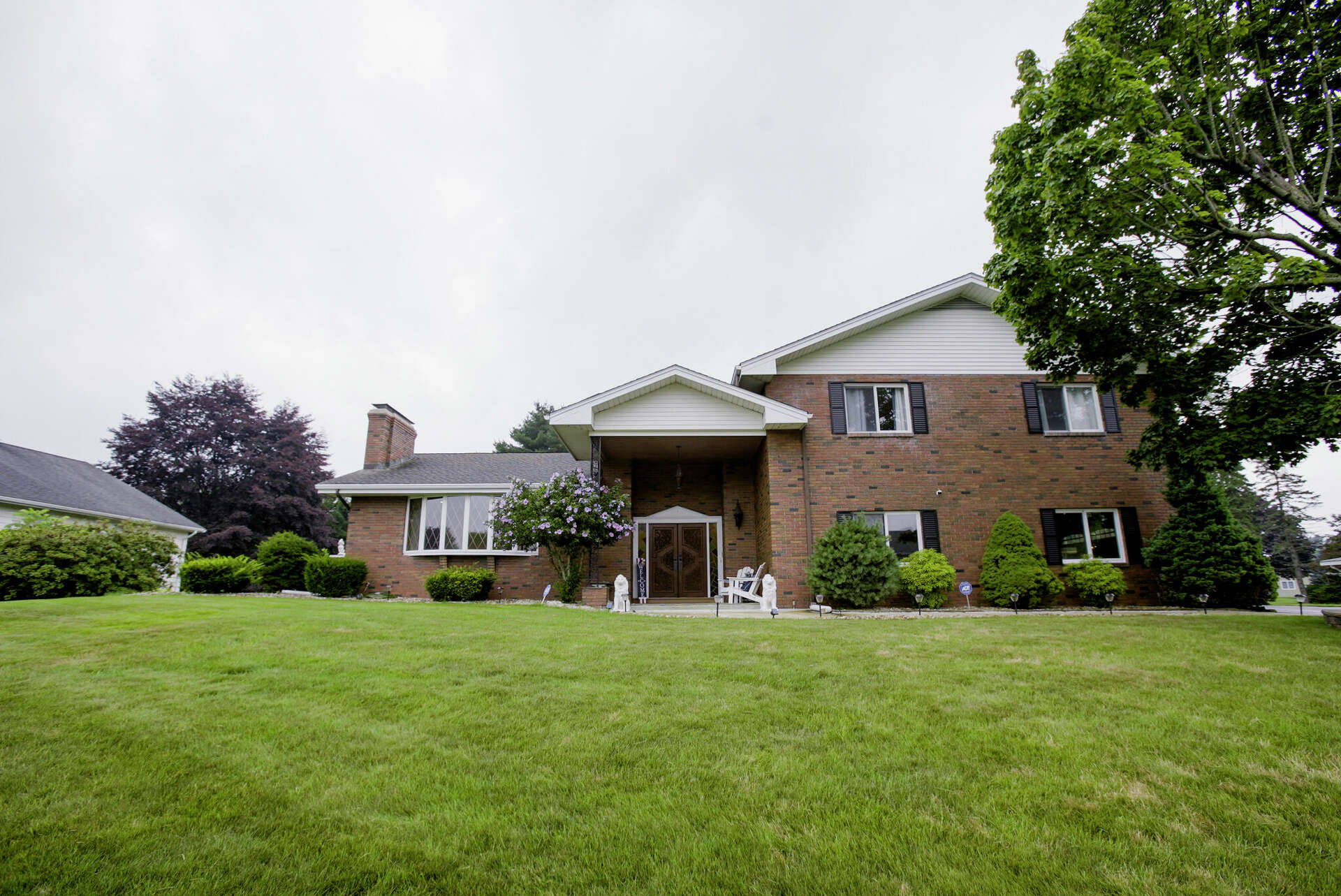 CT house makes it to finale of HGTV's 'Ugliest House in America'
