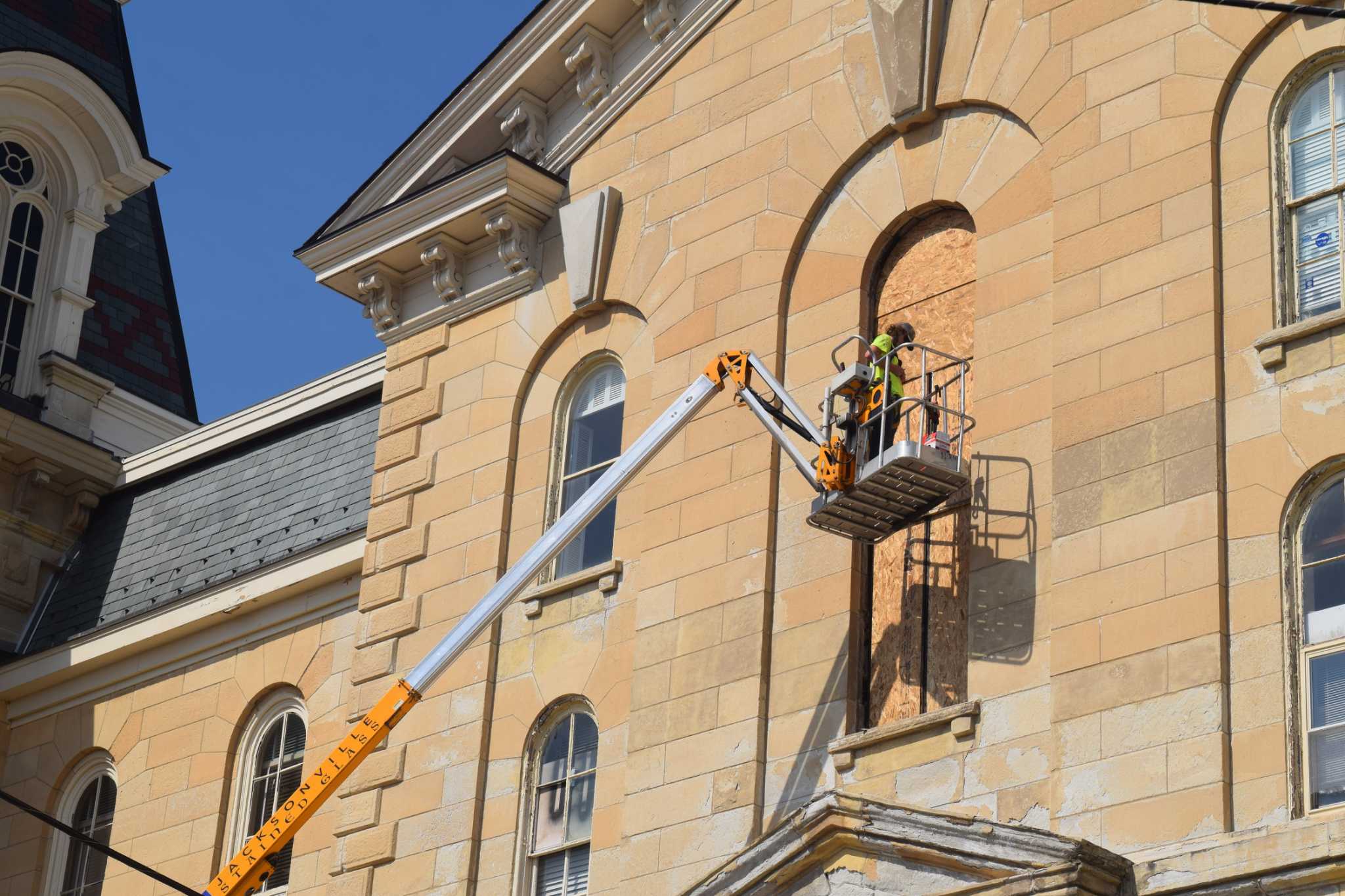 Morgan County Courthouse window restoration to wrap up in summer