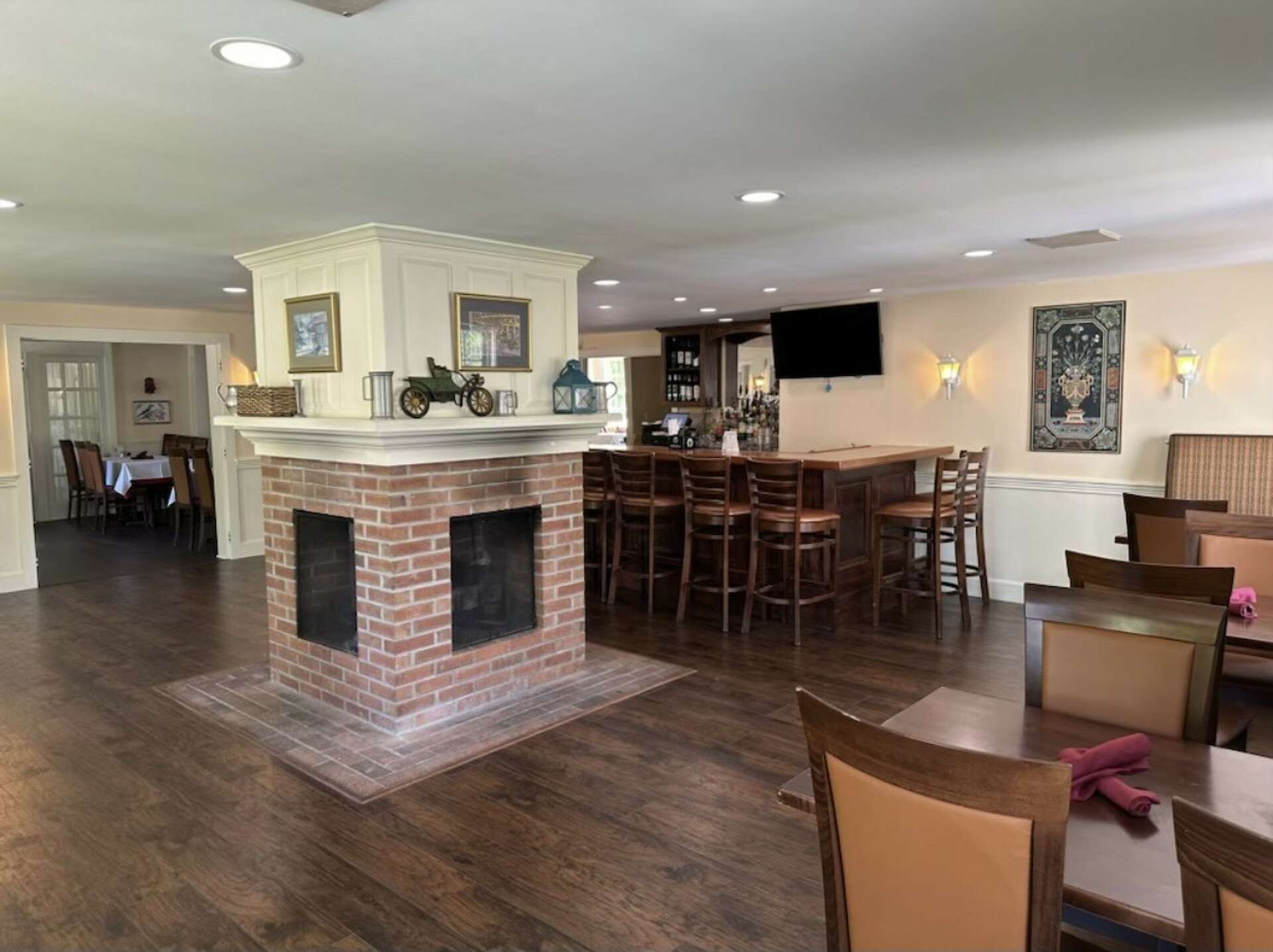 New restaurant, The Tavern at Spring Hill, opens in Storrs inn