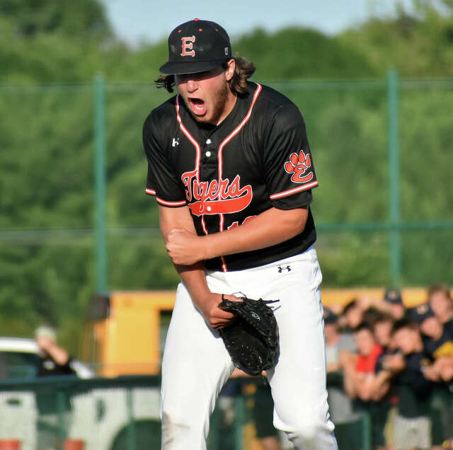 Milburn, defense star in Edwardsville's regional semifinal win