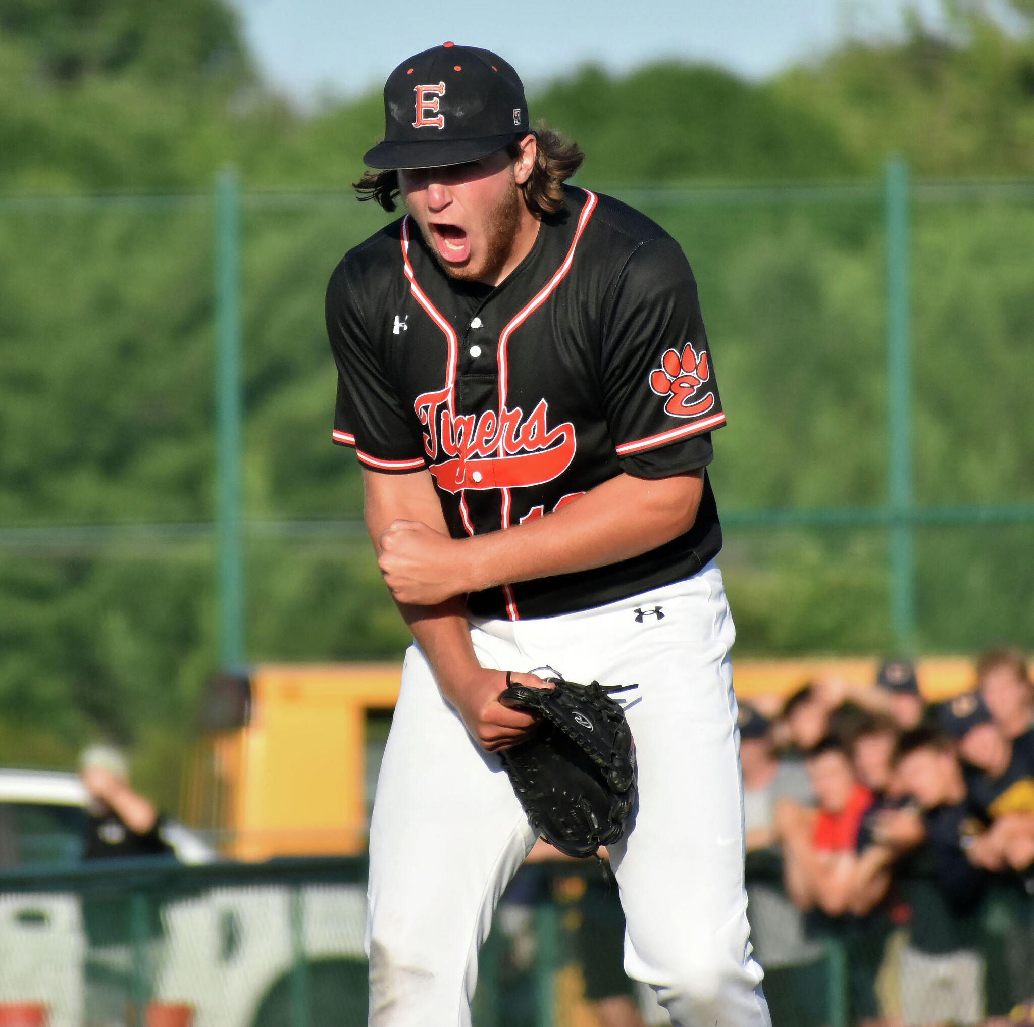 Milburn, defense star in Edwardsville's regional semifinal win