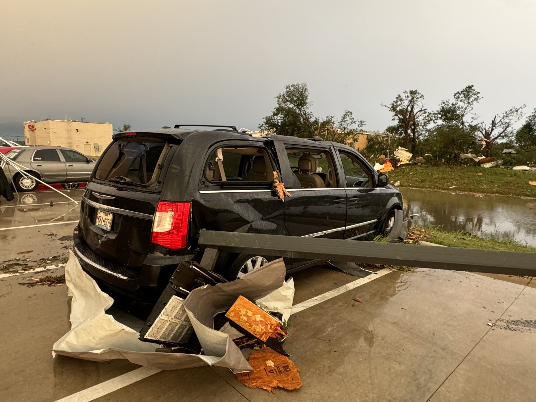 Tornado causes massive damage in Central Texas