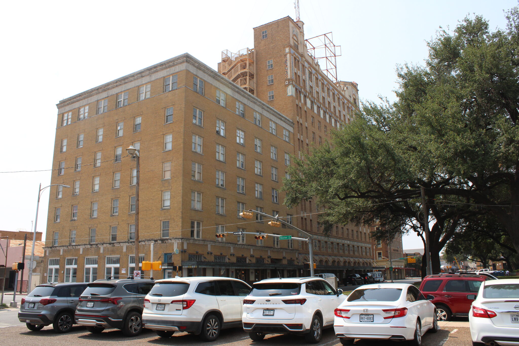 Laredo mayor to address AC problems at Hamilton Senior Apartments