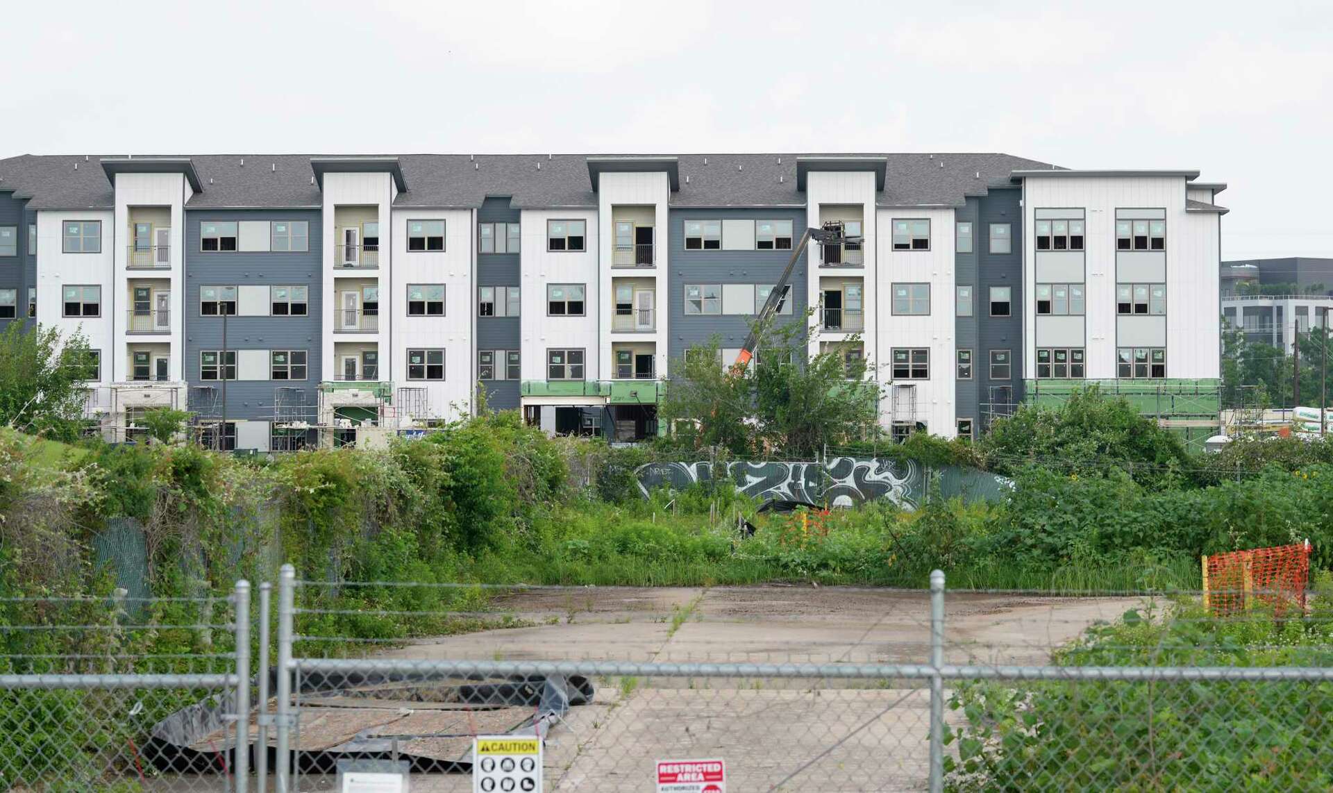 Federal agents investigate toxins near Housing Authority complex