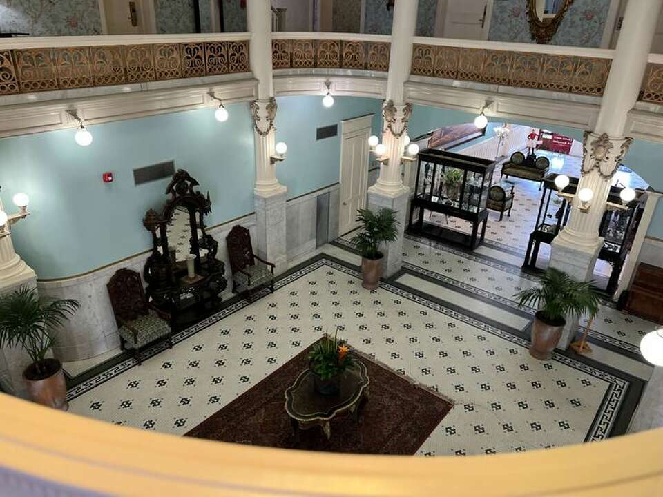 History of The Menger Hotel bar in San Antonio, explained