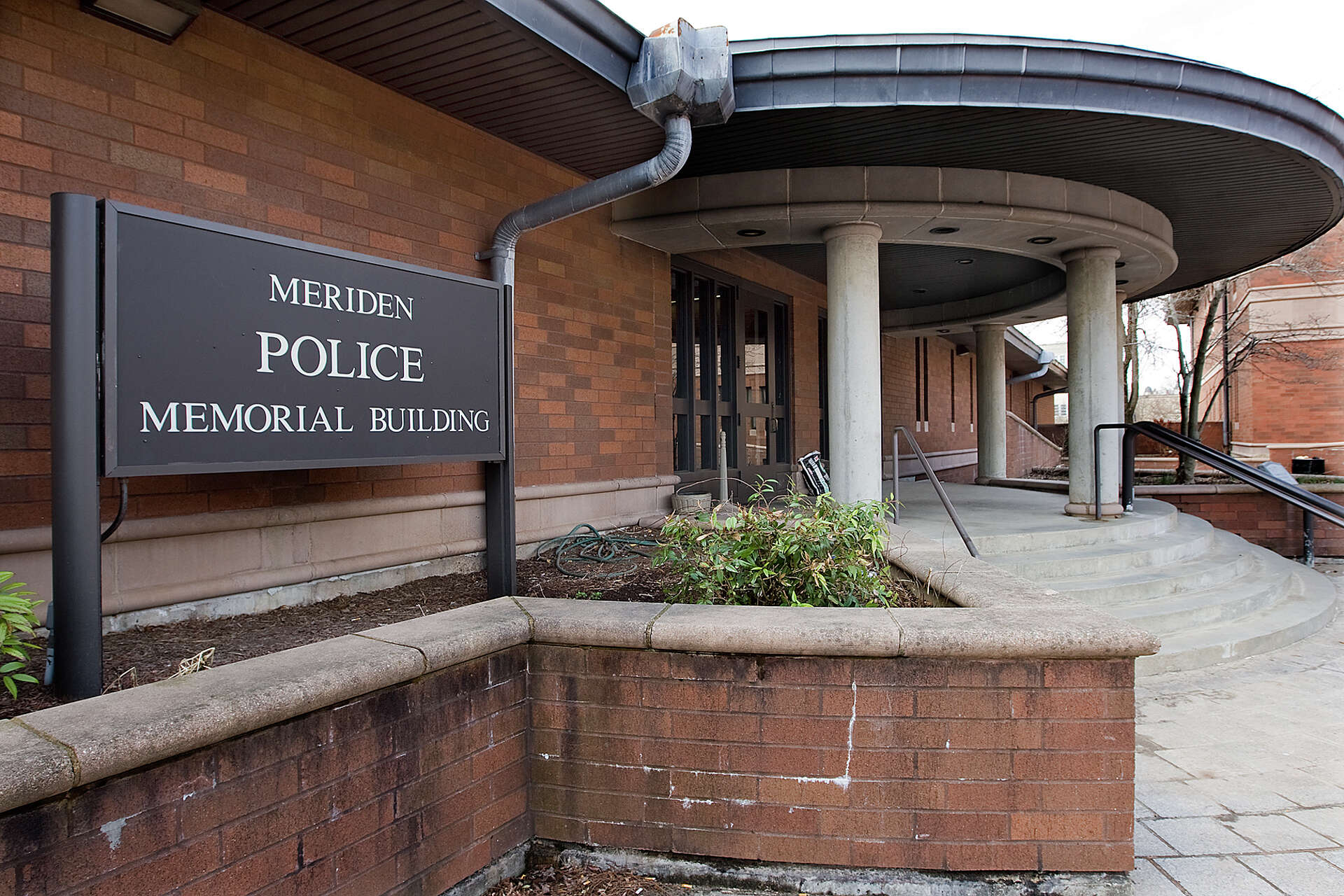 Meriden police say drunken driver hit, injured bicyclist on Cook Ave.