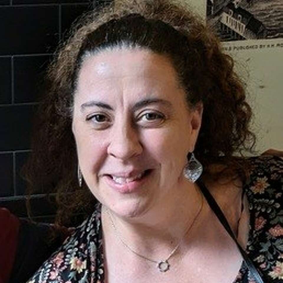 School employee, moms advocate Lisa Sweeting of Brookfield dies at 45