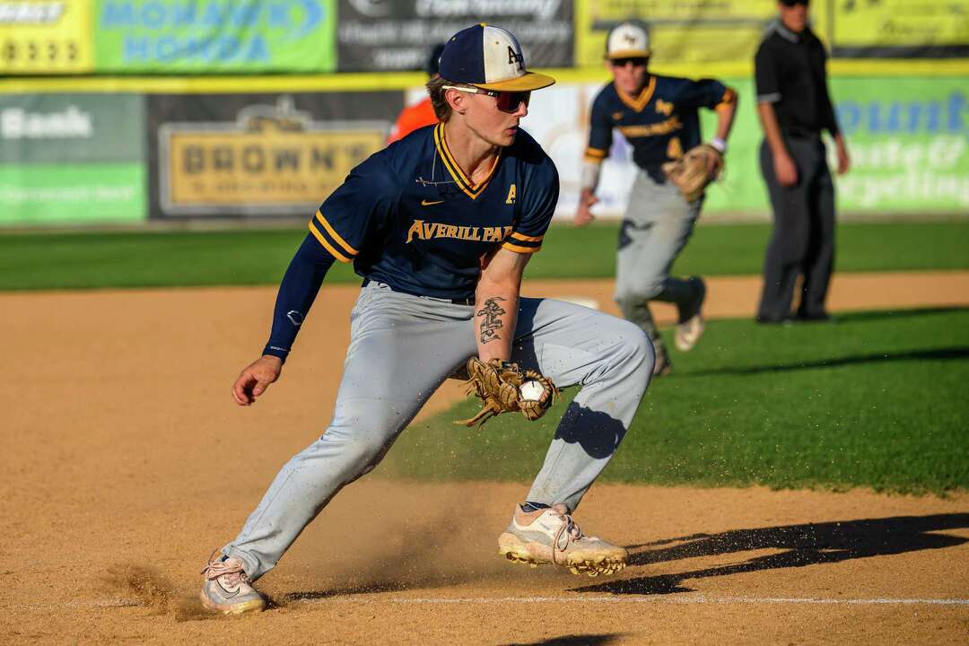 Bethlehem survives rally by Averill Park for Class AA baseball title
