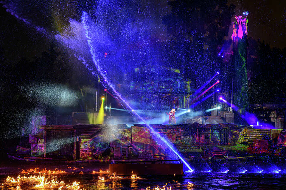 A year after a fire, Disneyland’s Fantasmic returns without dragon