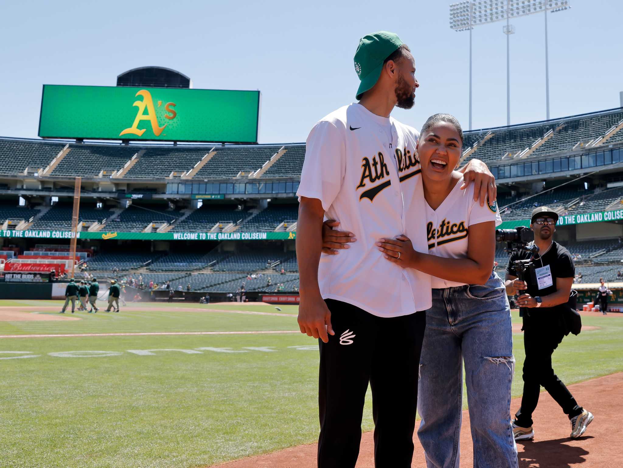 Steph and Ayesha Curry announce the early arrival of fourth child