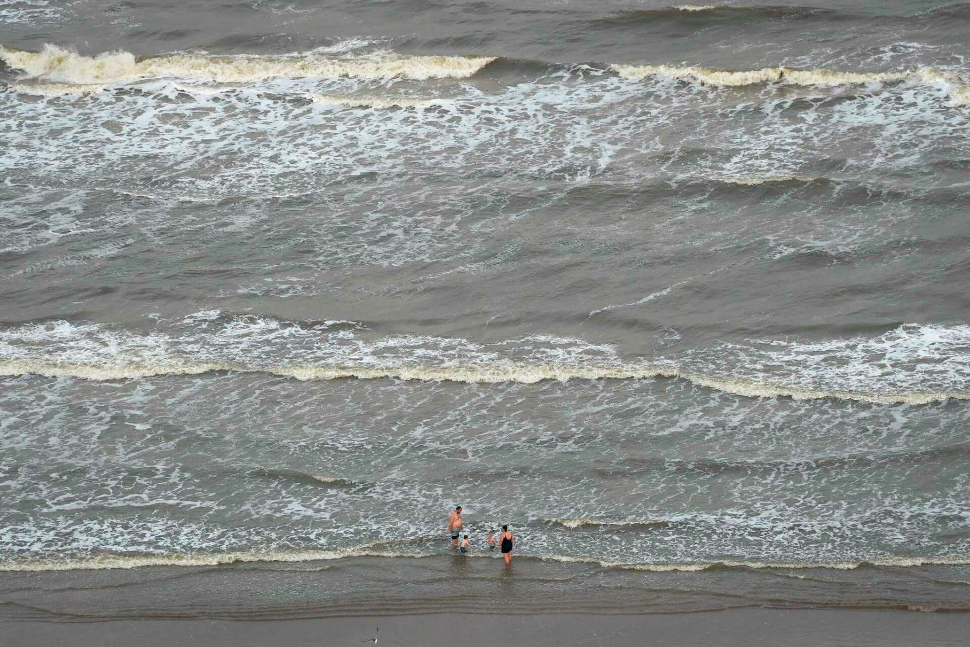 Galveston Beach issues red flag warning for rough beach conditions