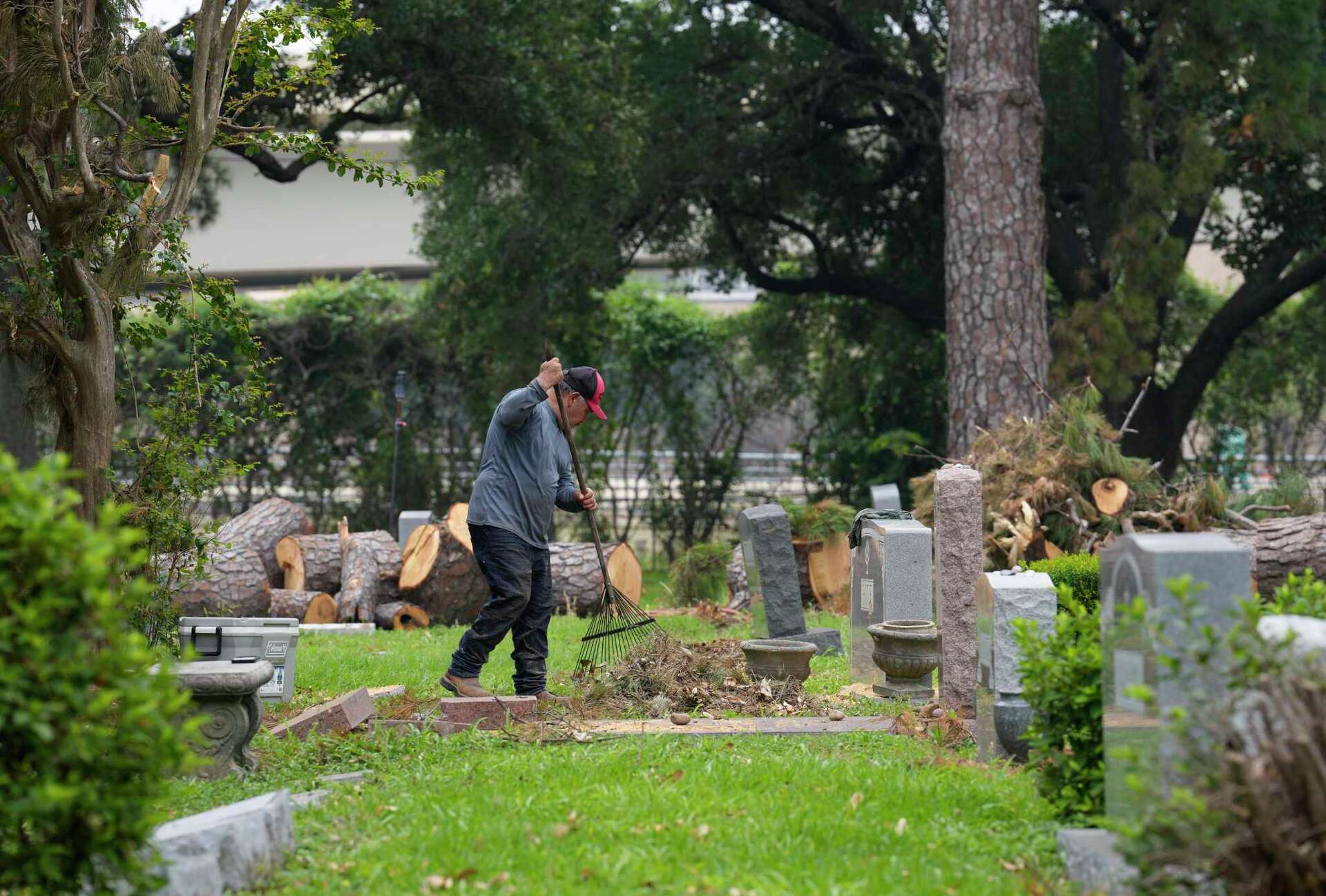 Houston cemeteries cleaning up land following May derecho