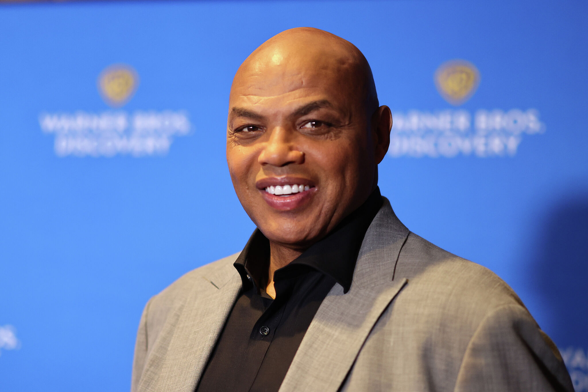 Charles Barkley struggles with Texas heat in Dallas