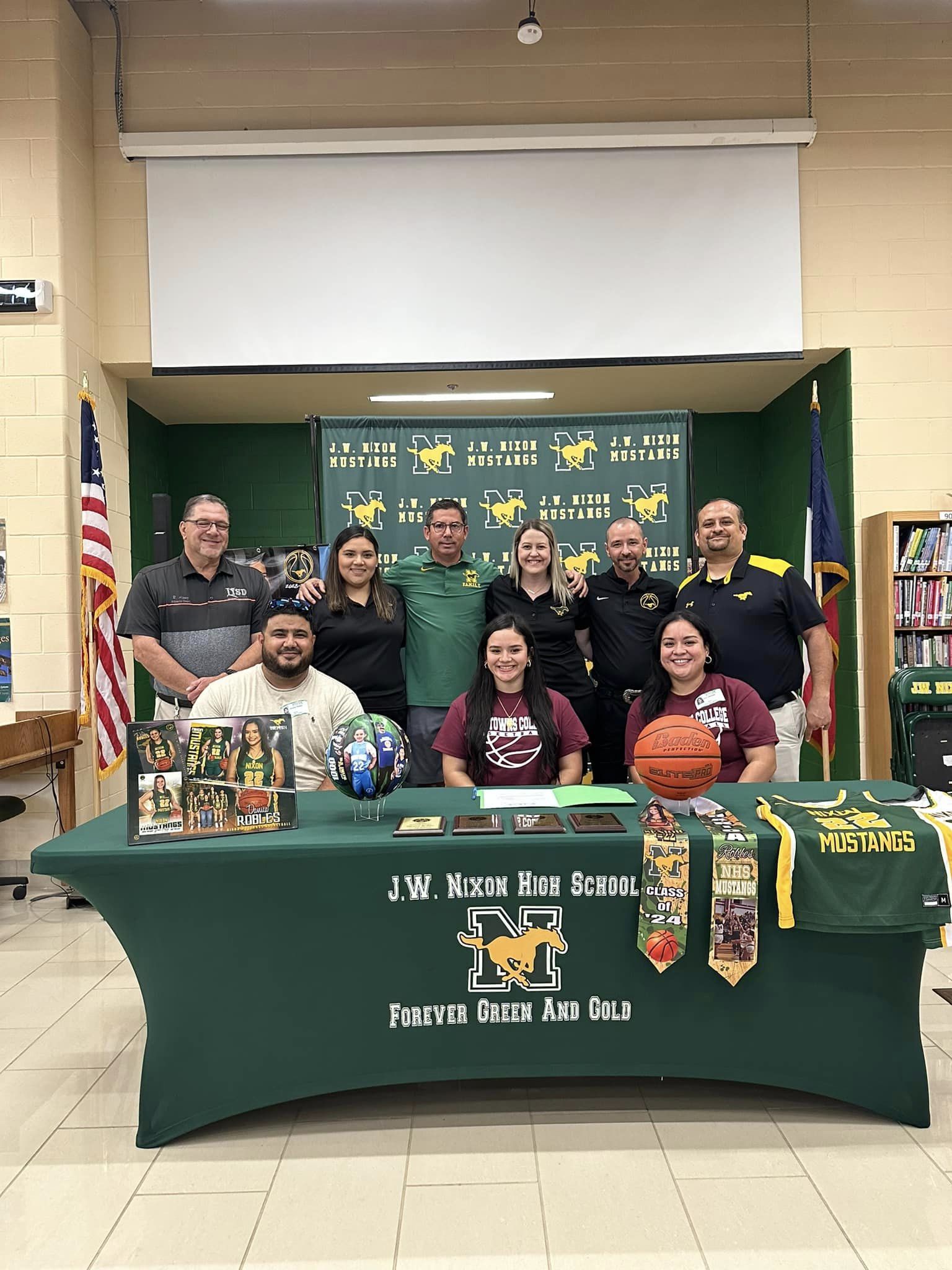 Nixon's Danica Robles signs with Five Towns College