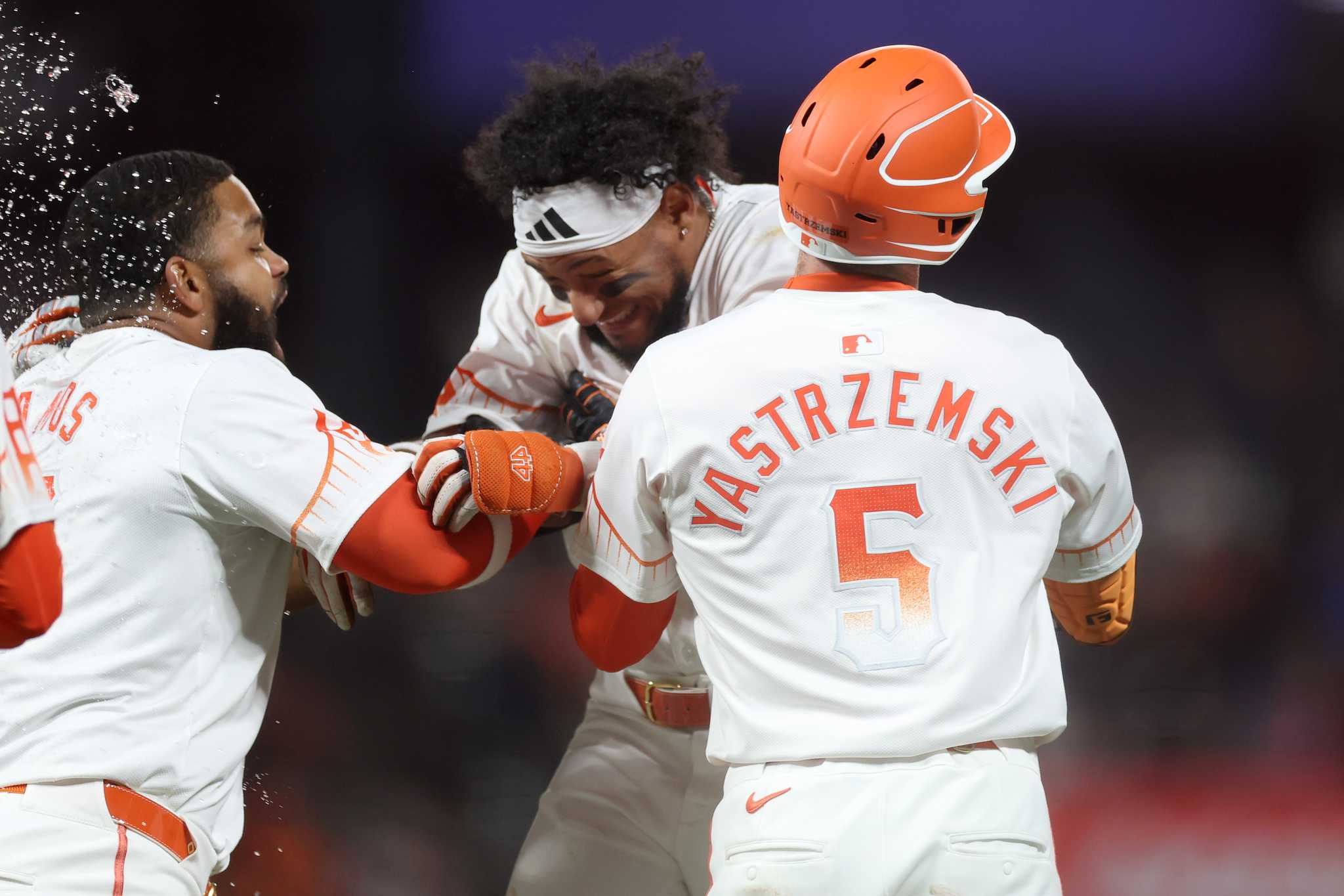 Bullpen stands tall as Giants beat Phillies 1-0 on 10th-inning sac fly