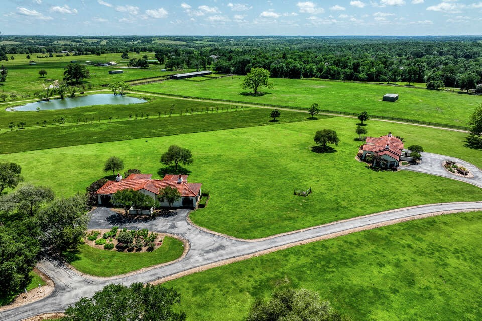 PHOTOS: Drake dropped $15 million on this ritzy Texas ranch