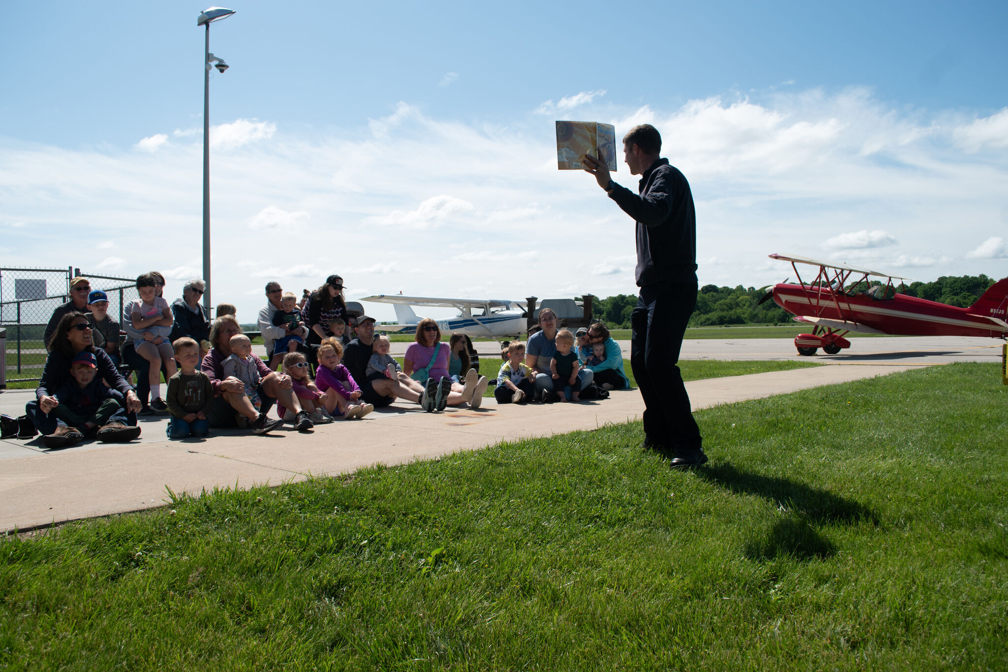 Storytime at Roben-Hood Airport a hit with kids, parents
