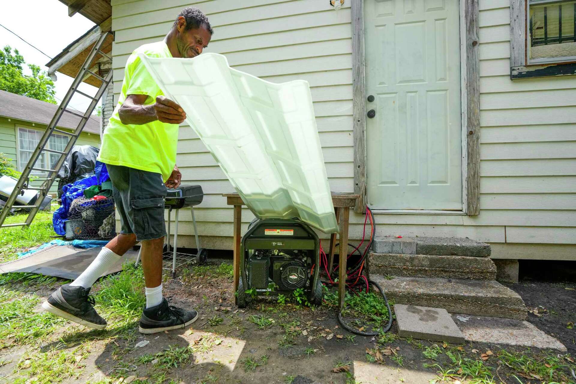 Houston derecho storm damage leaves some without power