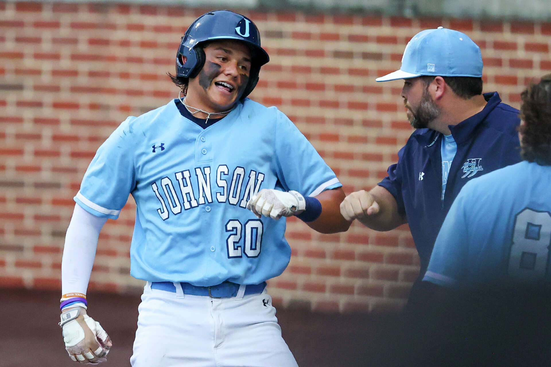 O'Connor leads Johnson in suspended baseball series opener
