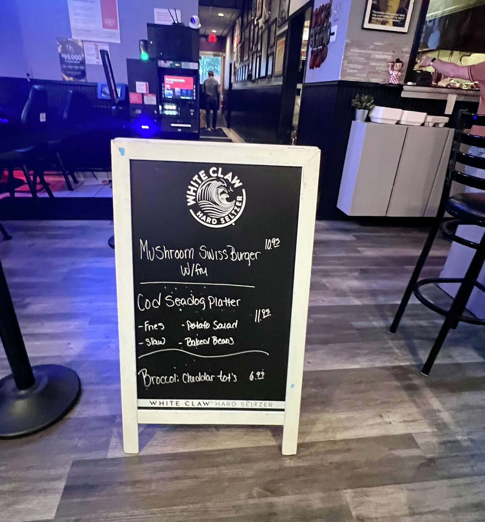 Discover Burger Bar's tasty specialties in Wood River