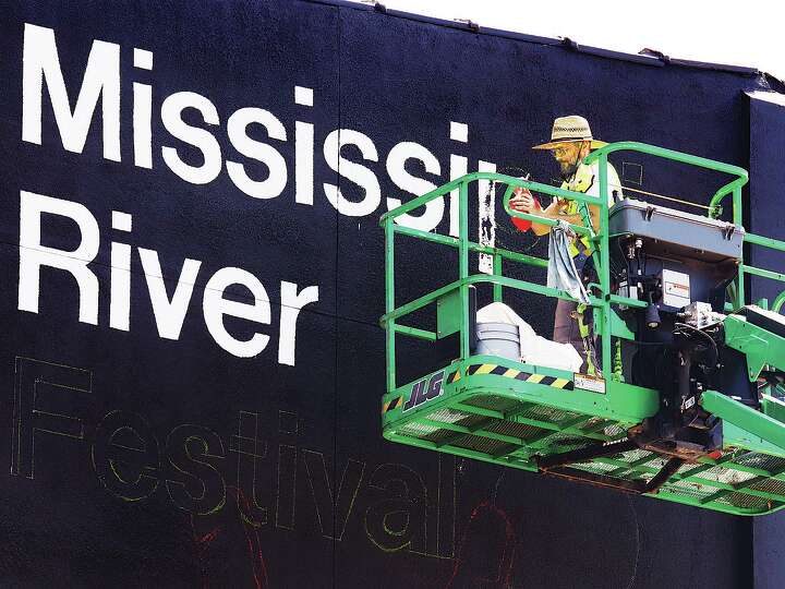 A new Alton mural celebrates Mississippi River Festival revival