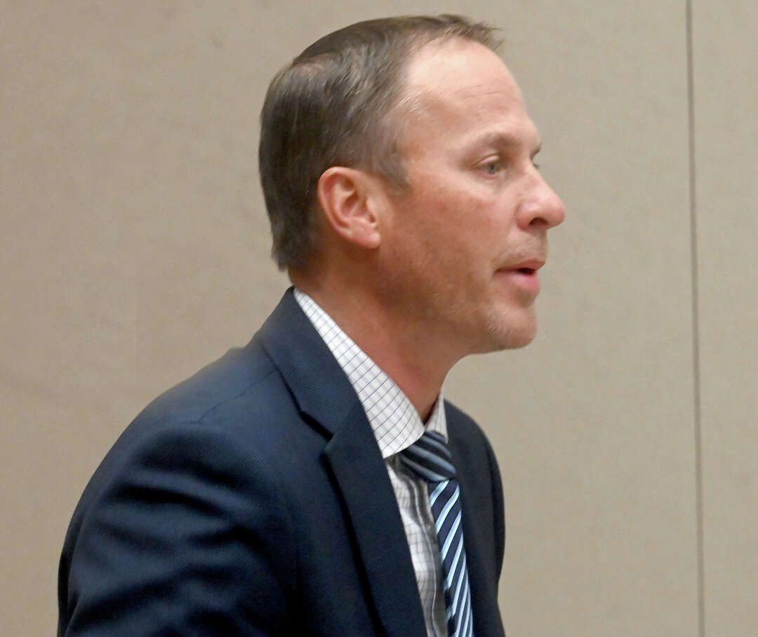 Officials: Driver who killed CT state trooper once convicted of murder