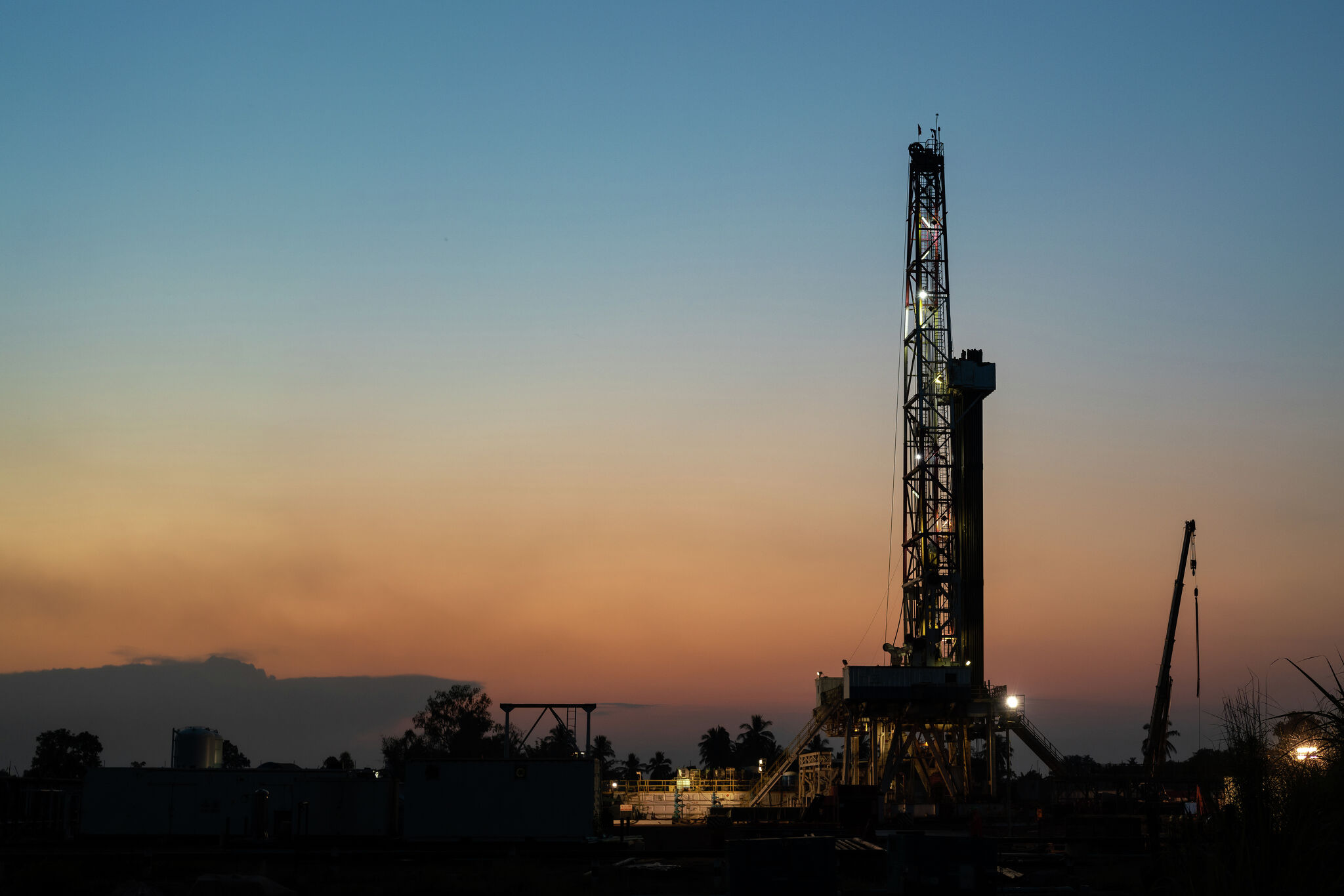 Baker Hughes says rig count declined across the board this week