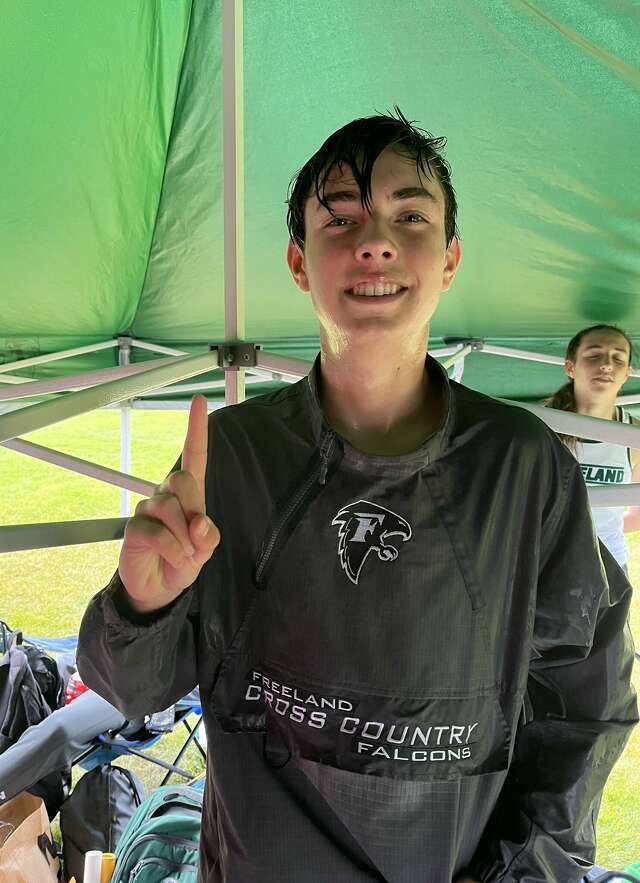 Freeland's Hansen wins state title in 1600