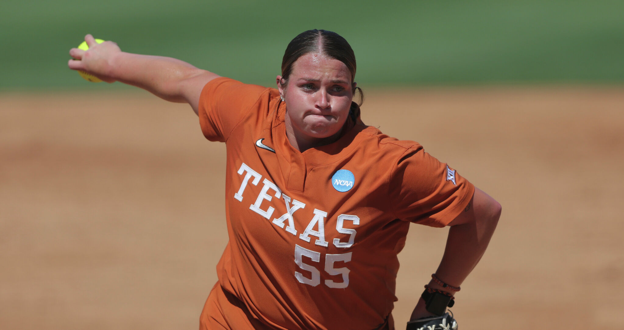 Women's College World Series: Longhorns take down Gators
