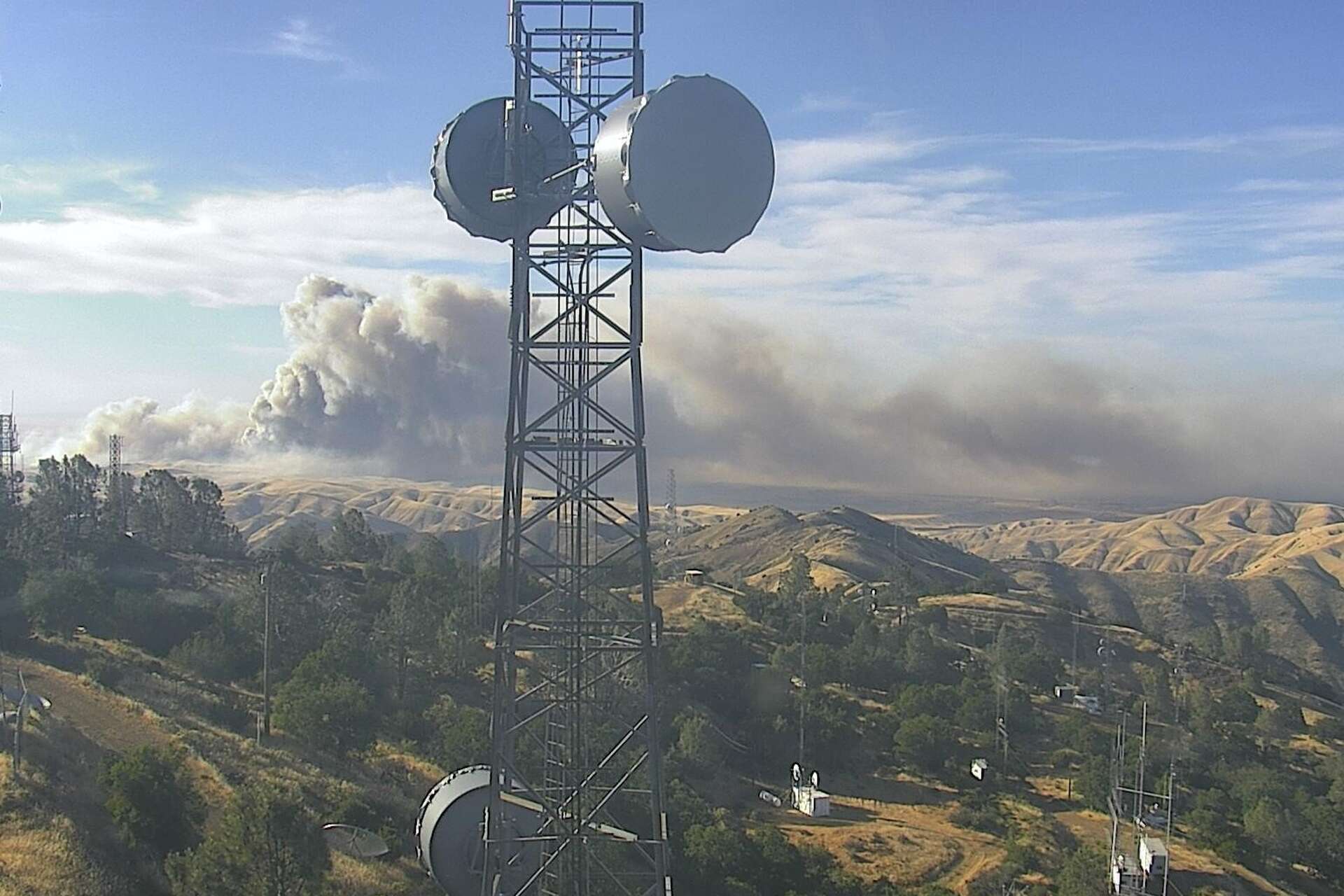 Corral Fire: 11,000 acres burn, I-580 closed, Tracy evacuations