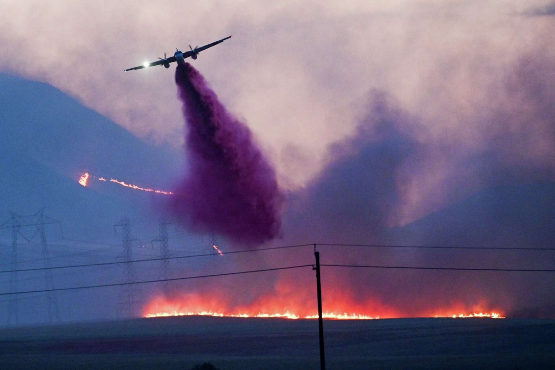 Corral Fire: 11,000 acres burn, I-580 closed, Tracy evacuations