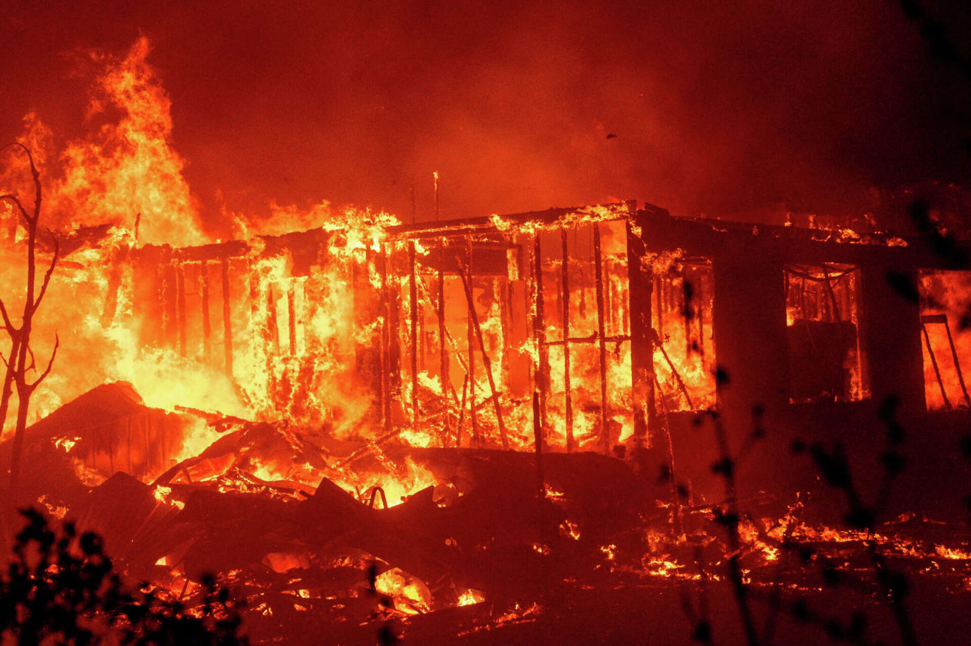 Corral Fire: 11,000 acres burn, I-580 closed, Tracy evacuations
