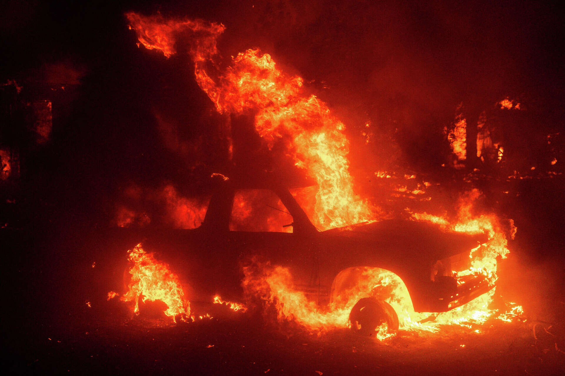 Corral Fire: 11,000 acres burn, I-580 closed, Tracy evacuations