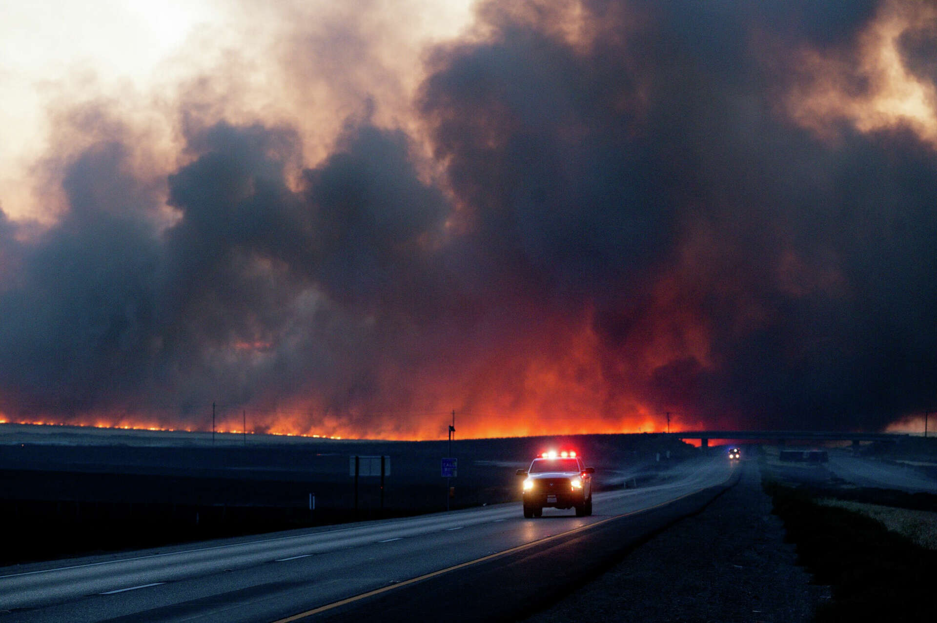 Corral Fire: 11,000 acres burn, I-580 closed, Tracy evacuations